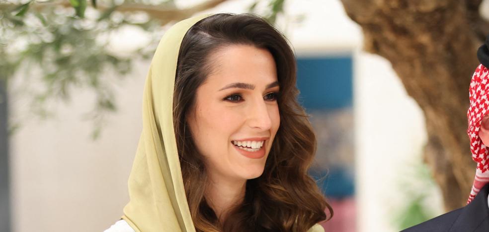 Rajwa Al Saif cae rendida al mono cargo de Zara | Mujerhoy