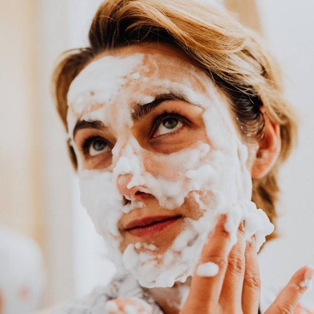 Las mejores espumas limpiadoras para una limpieza facial eficaz | Mujerhoy