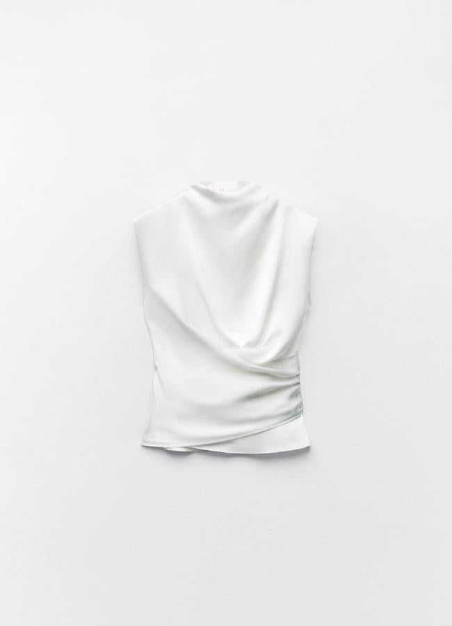 Tops drapeados de Zara que lucir fácilmente con vaqueros | Mujerhoy