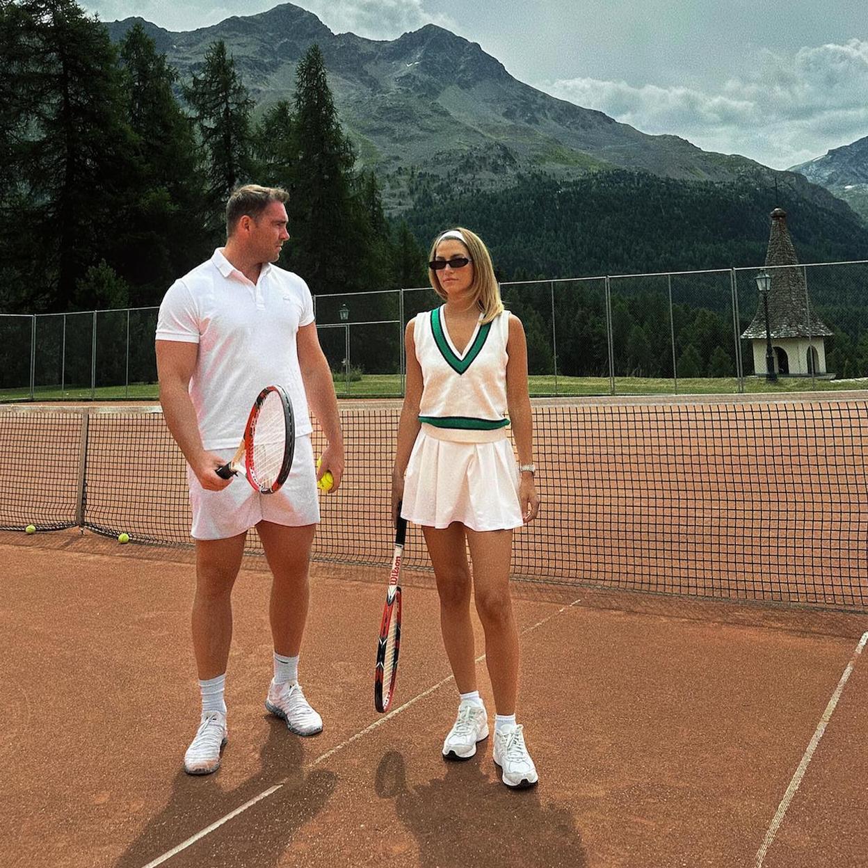 Seis básicos elegantes que siguen la tendencia del tenniscore | Mujerhoy