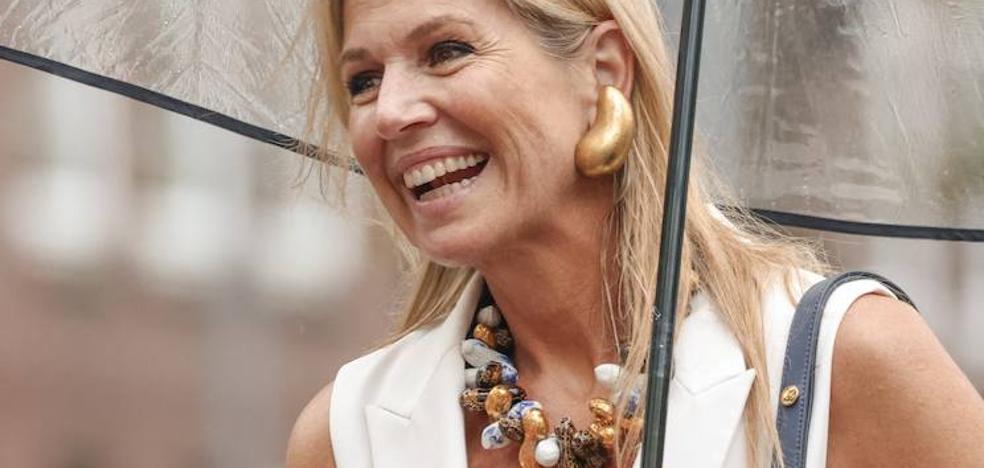 8 maxi collares que elevan un look de entretiempo como hacen las royals ...