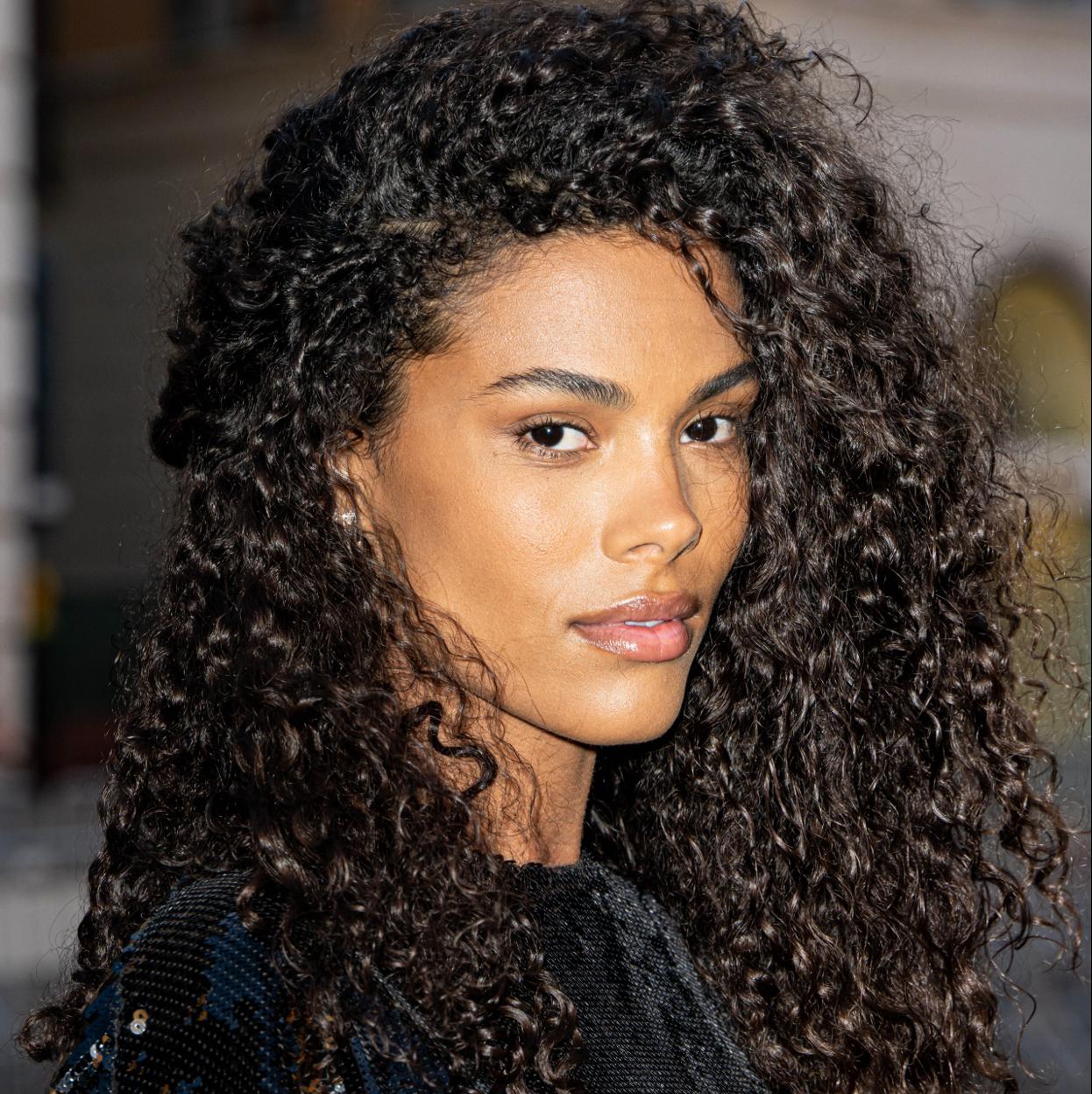 Trucos para proteger los rizos los días que haces deporte | Mujerhoy